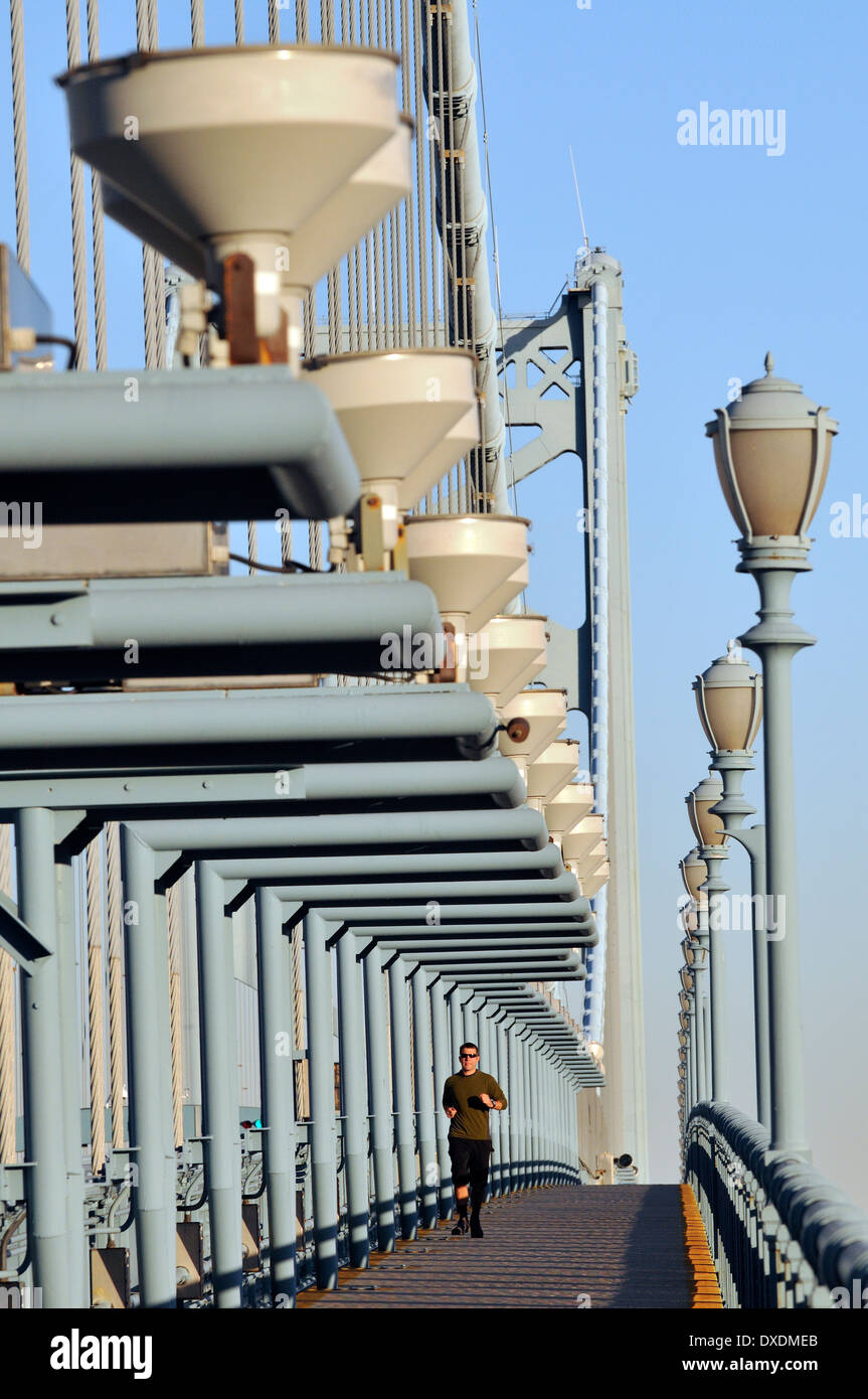 Benjamin Franklin Bridge spanning the Delaware River between ...