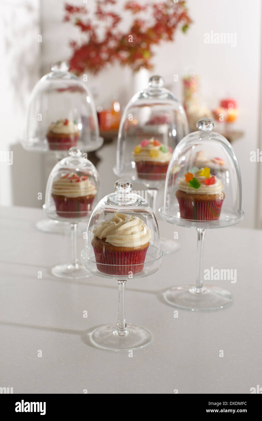 Cake stands hi-res stock photography and images - Alamy