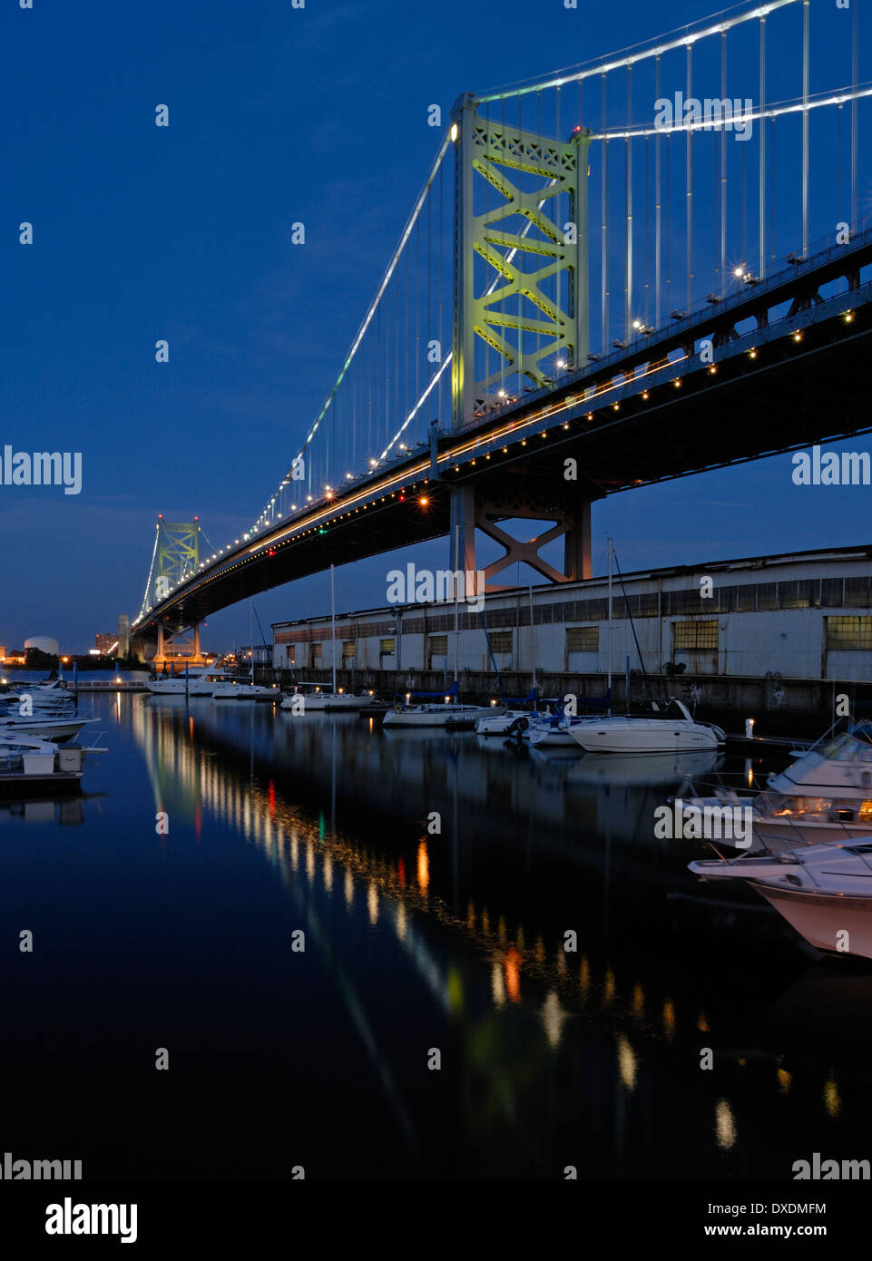 Benjamin Franklin Bridge spanning the Delaware River between ...