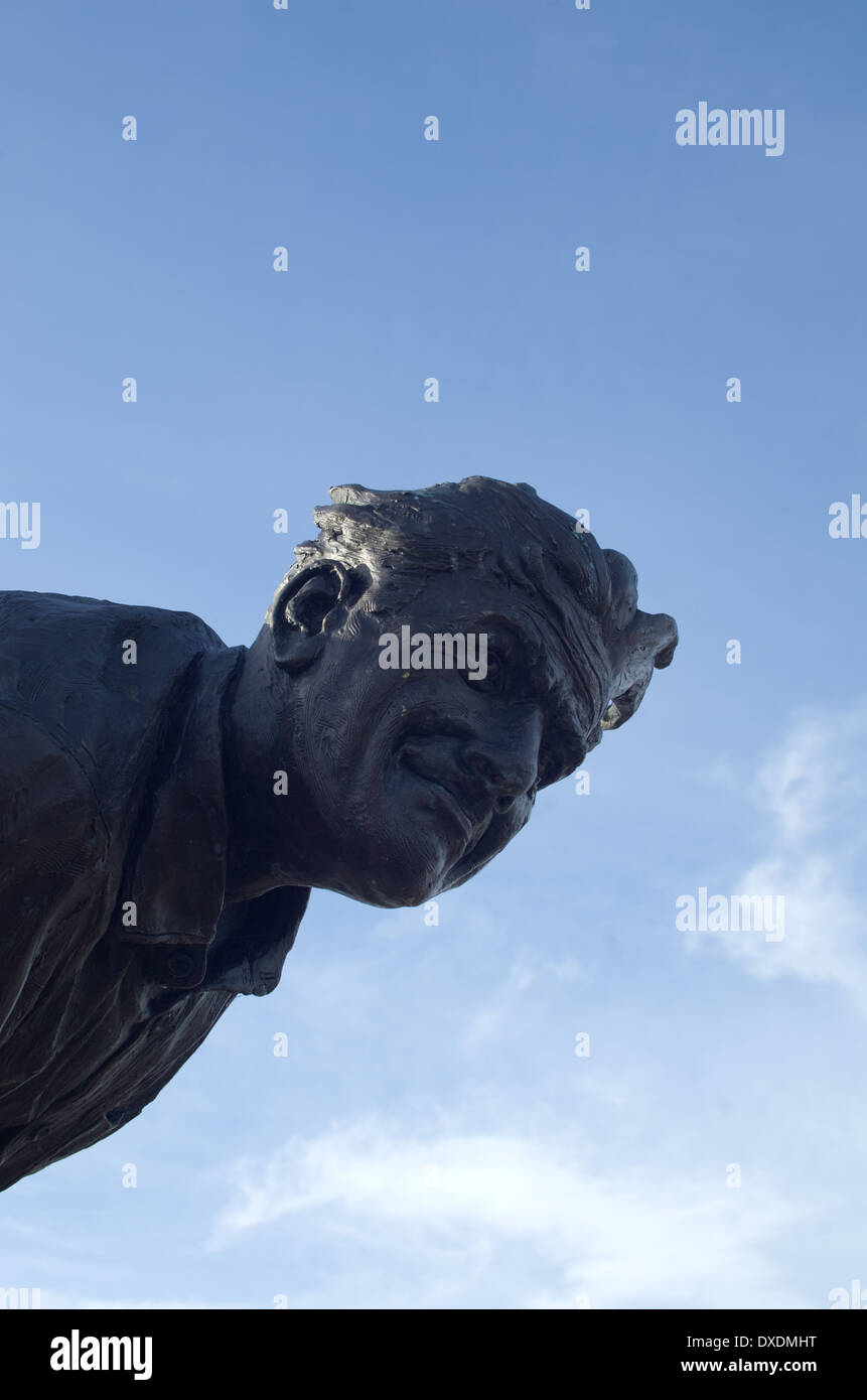 Fred trueman statue hi-res stock photography and images - Alamy