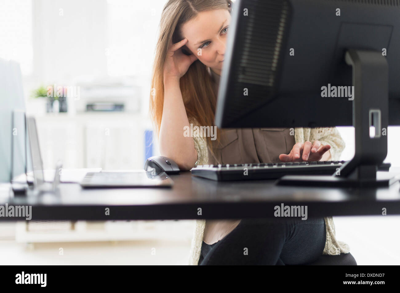 Office worker desk hi-res stock photography and images - Alamy
