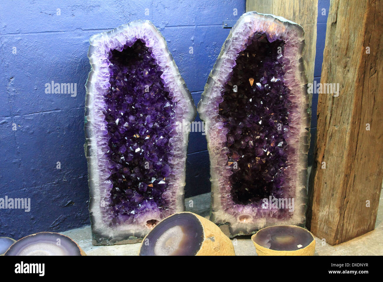 Amethyst cathedral geode hi-res stock photography and images - Alamy