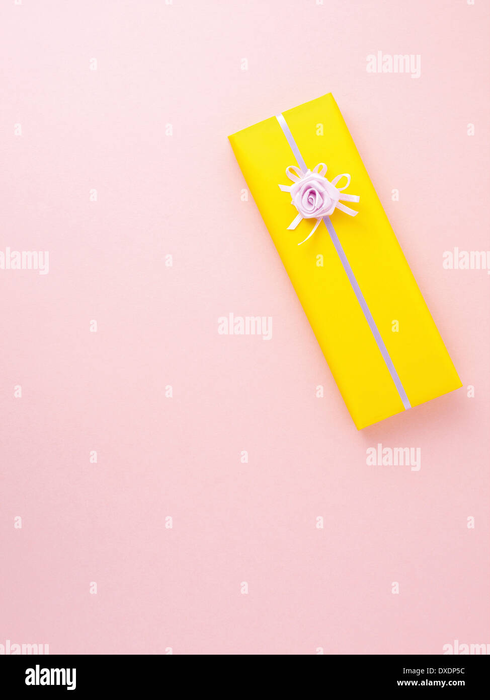 Yellowish decorated background hi-res stock photography and images - Alamy