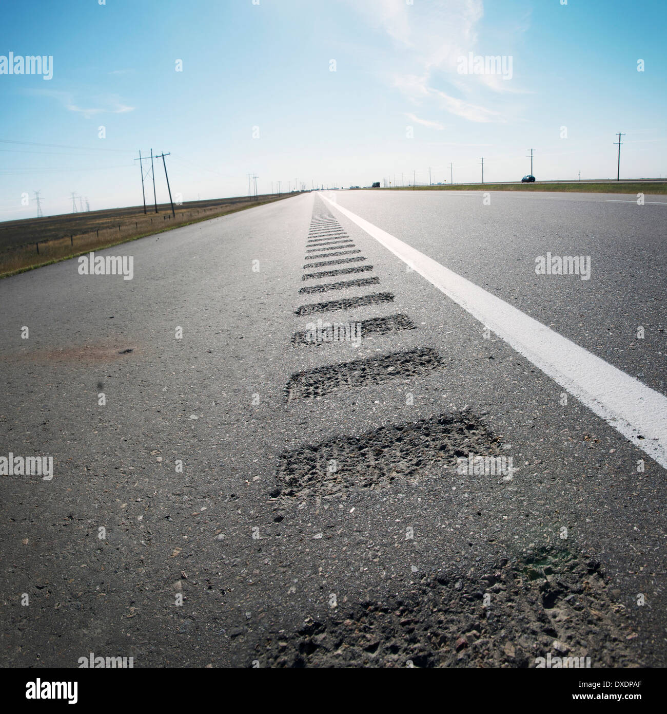 Two lane divided highway hi-res stock photography and images - Alamy