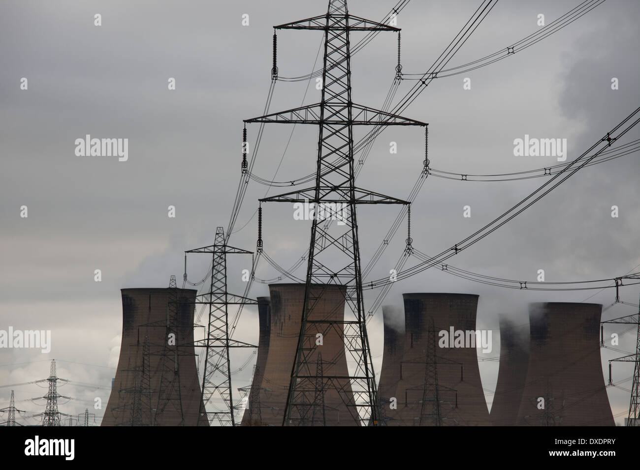 Electricity pylons north yorkshire hi-res stock photography and images ...