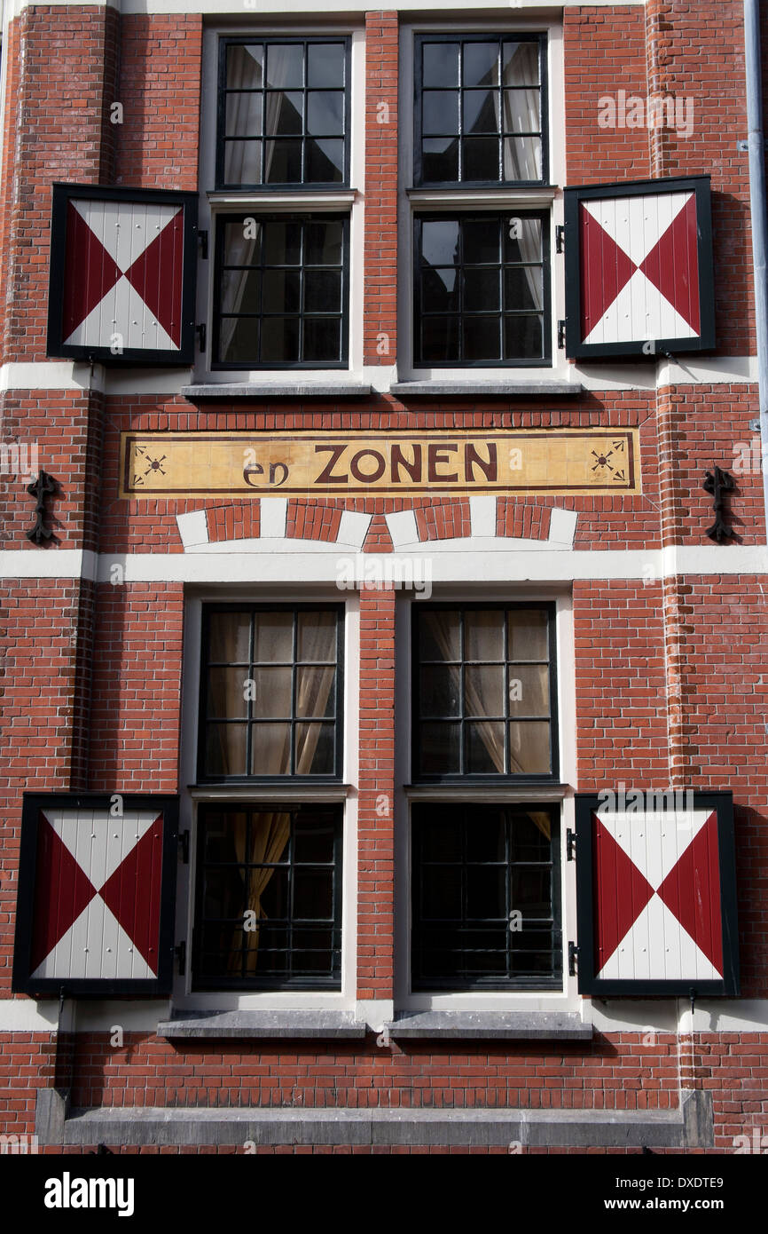 Red amsterdam shuttered windows hi-res stock photography and images - Alamy