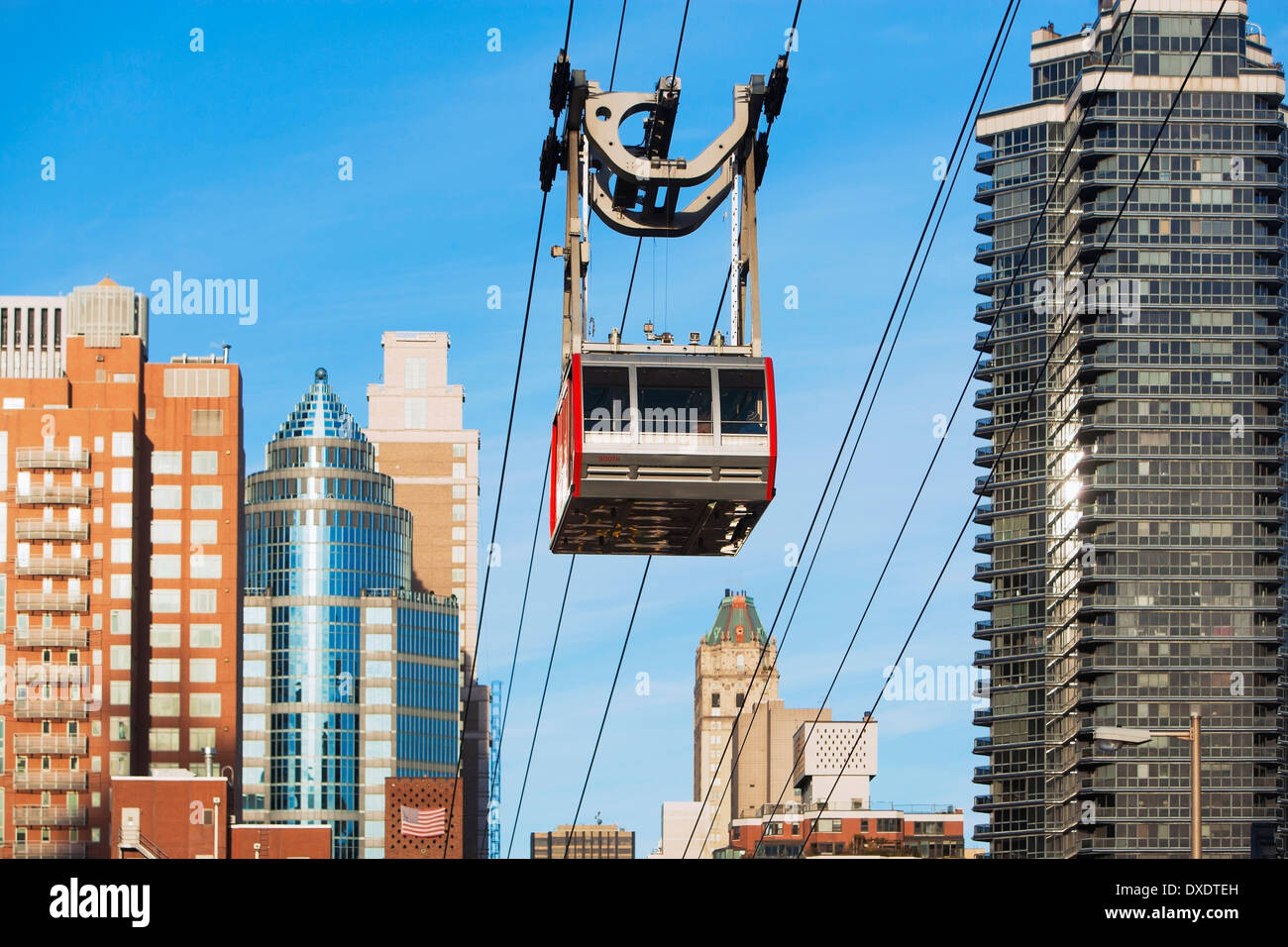 Overhead cable car new york hi-res stock photography and images - Alamy