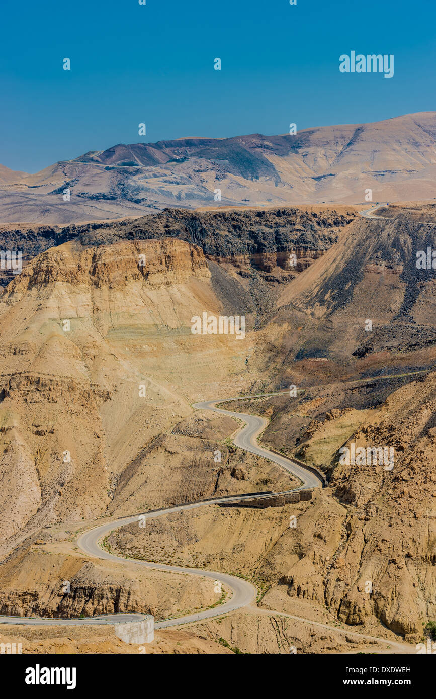 Desert roads hi-res stock photography and images - Alamy