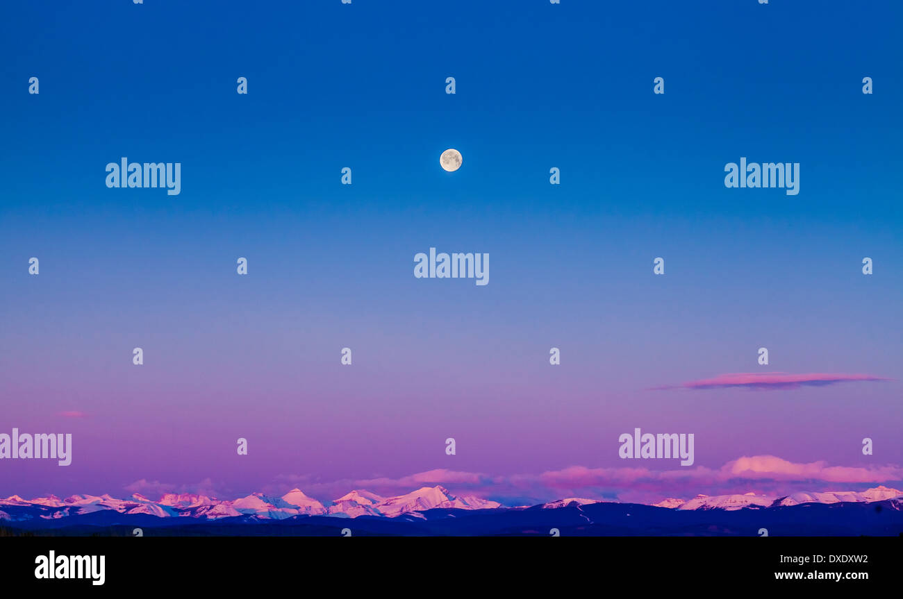 Full moon over mountains hi-res stock photography and images - Alamy