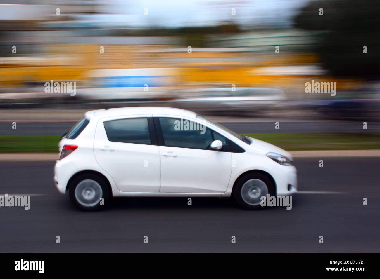 Moving white car hi-res stock photography and images - Alamy