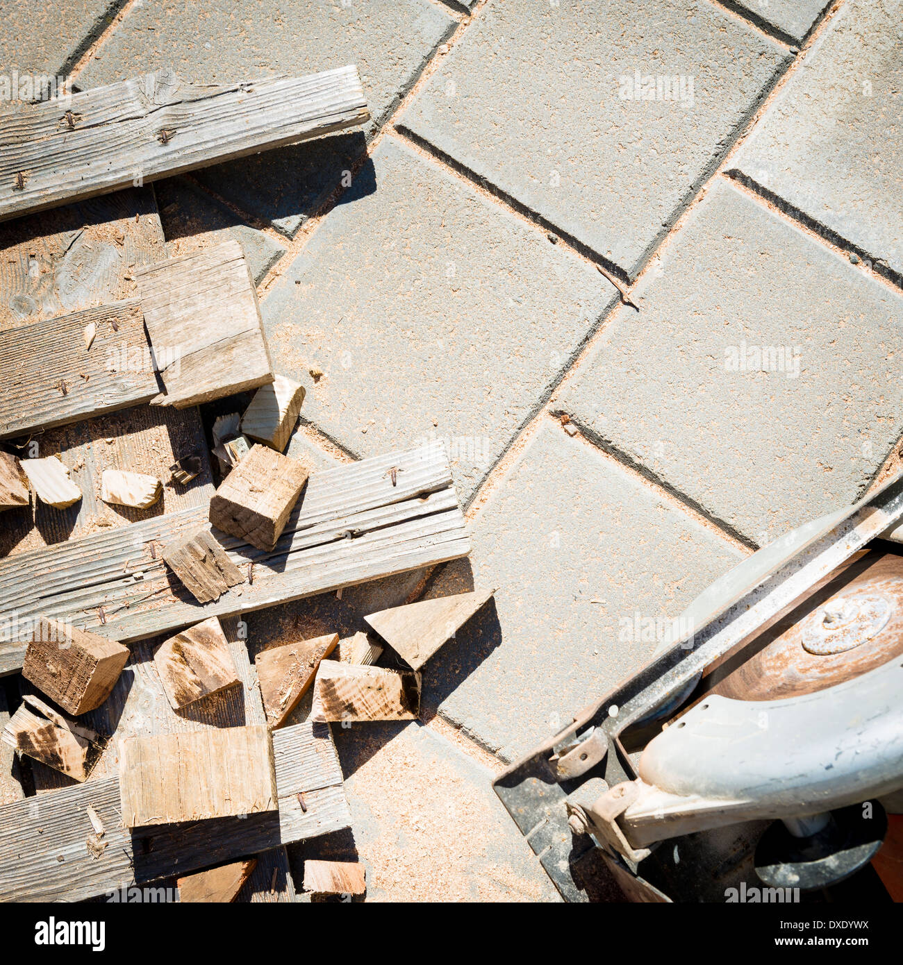Timber off-cuts, sawdust and tools on a construction site Stock Photo ...