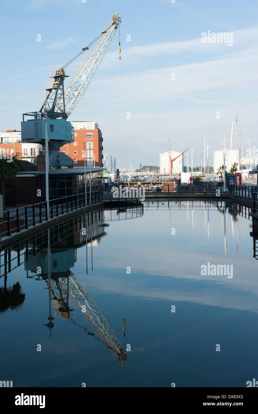 Gunwharf quays crane hi-res stock photography and images - Alamy
