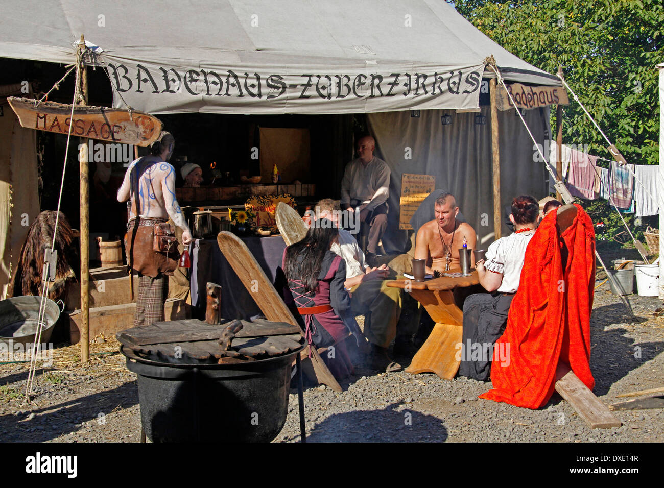 Middle ages market hi-res stock photography and images - Alamy
