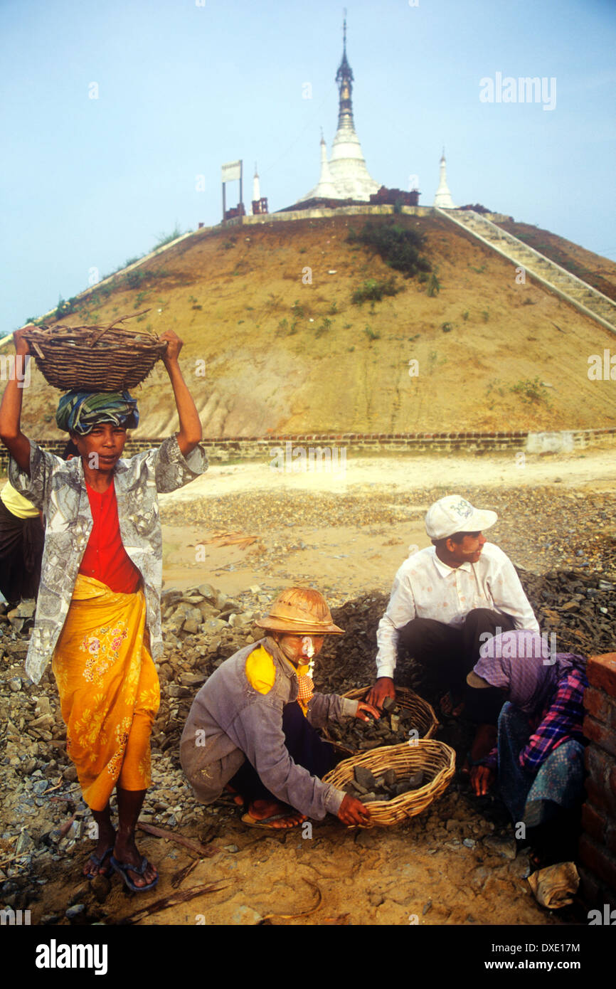 Children carrying heavy load hi-res stock photography and images - Alamy