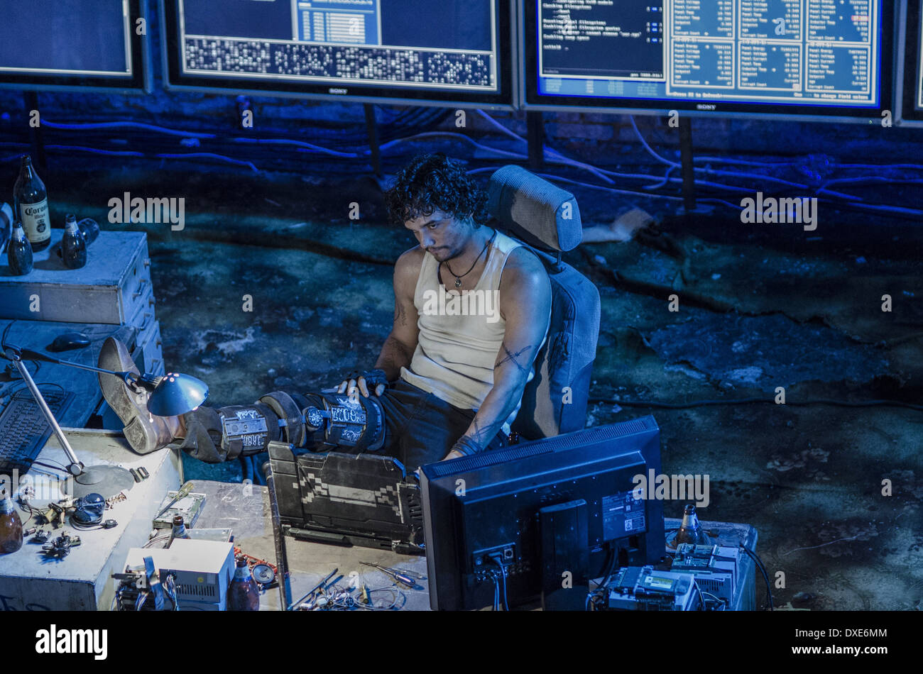 Elysium 2013 wagner moura hi-res stock photography and images - Alamy