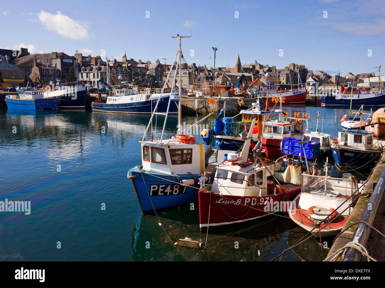 busy scene Fraserburgh Harbour Stock Photo - Alamy