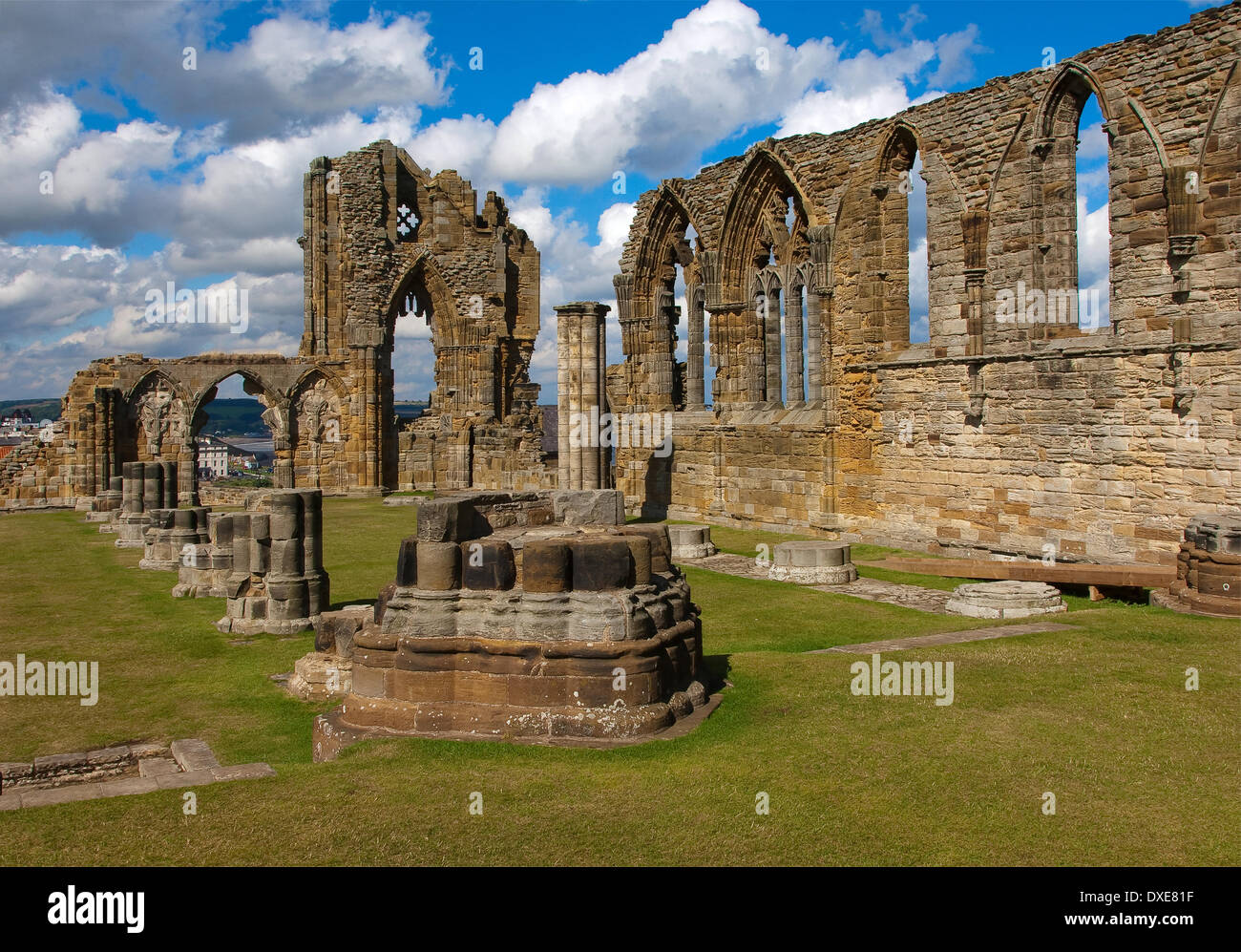 Whitby cliffs hi-res stock photography and images - Alamy