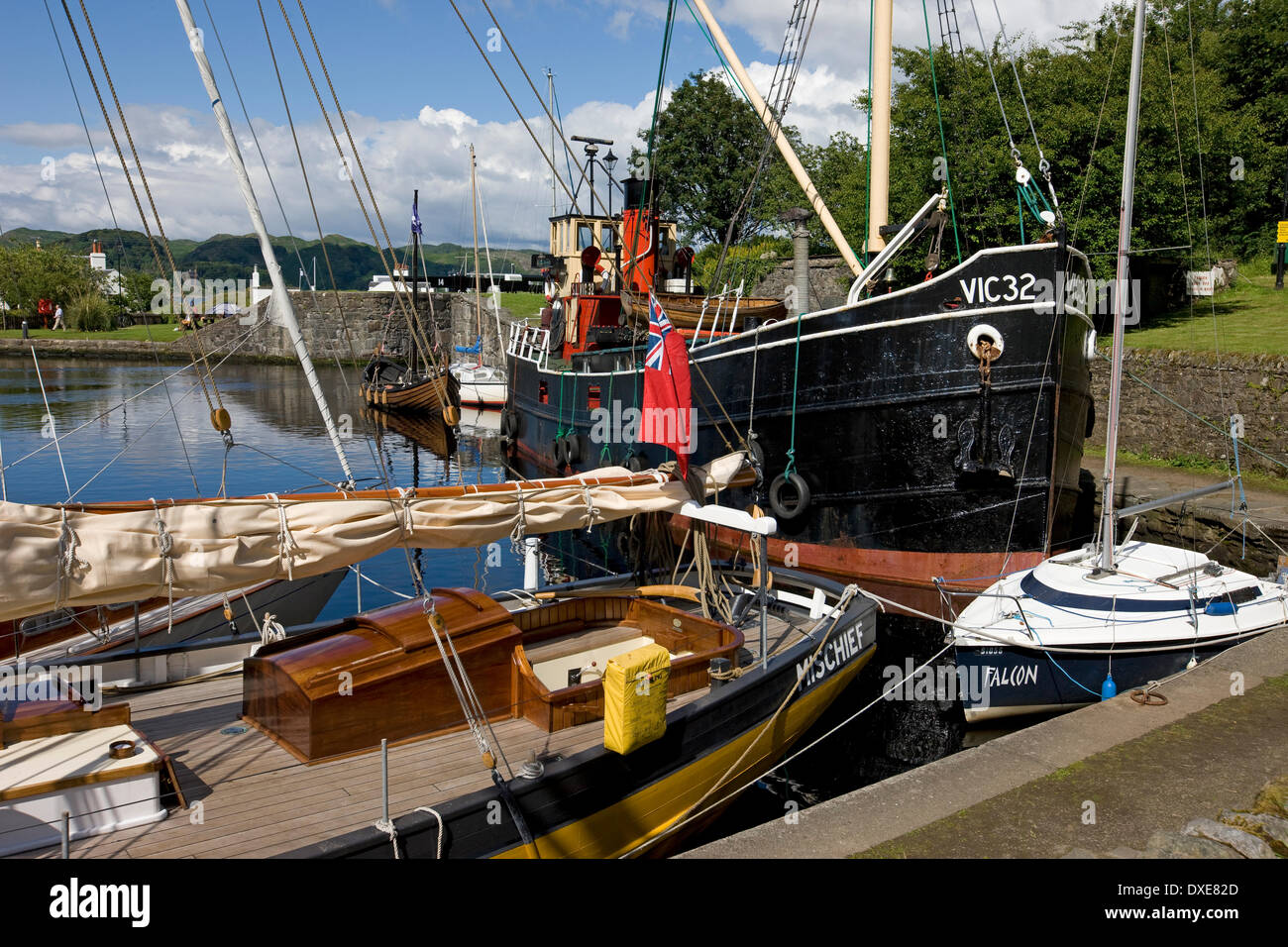 Crinan canal puffer hi-res stock photography and images - Alamy