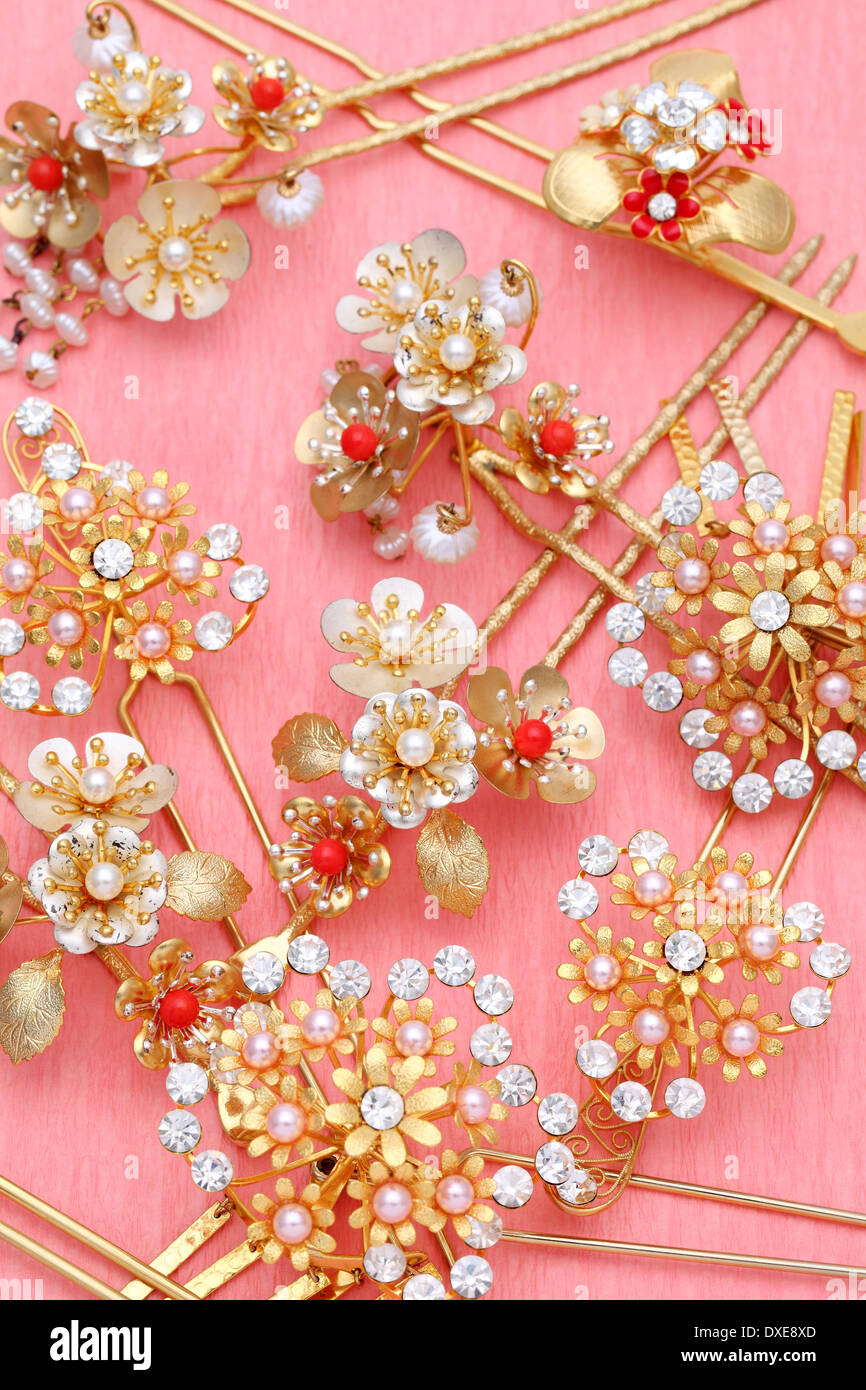 Gold hair pin hi-res stock photography and images - Alamy