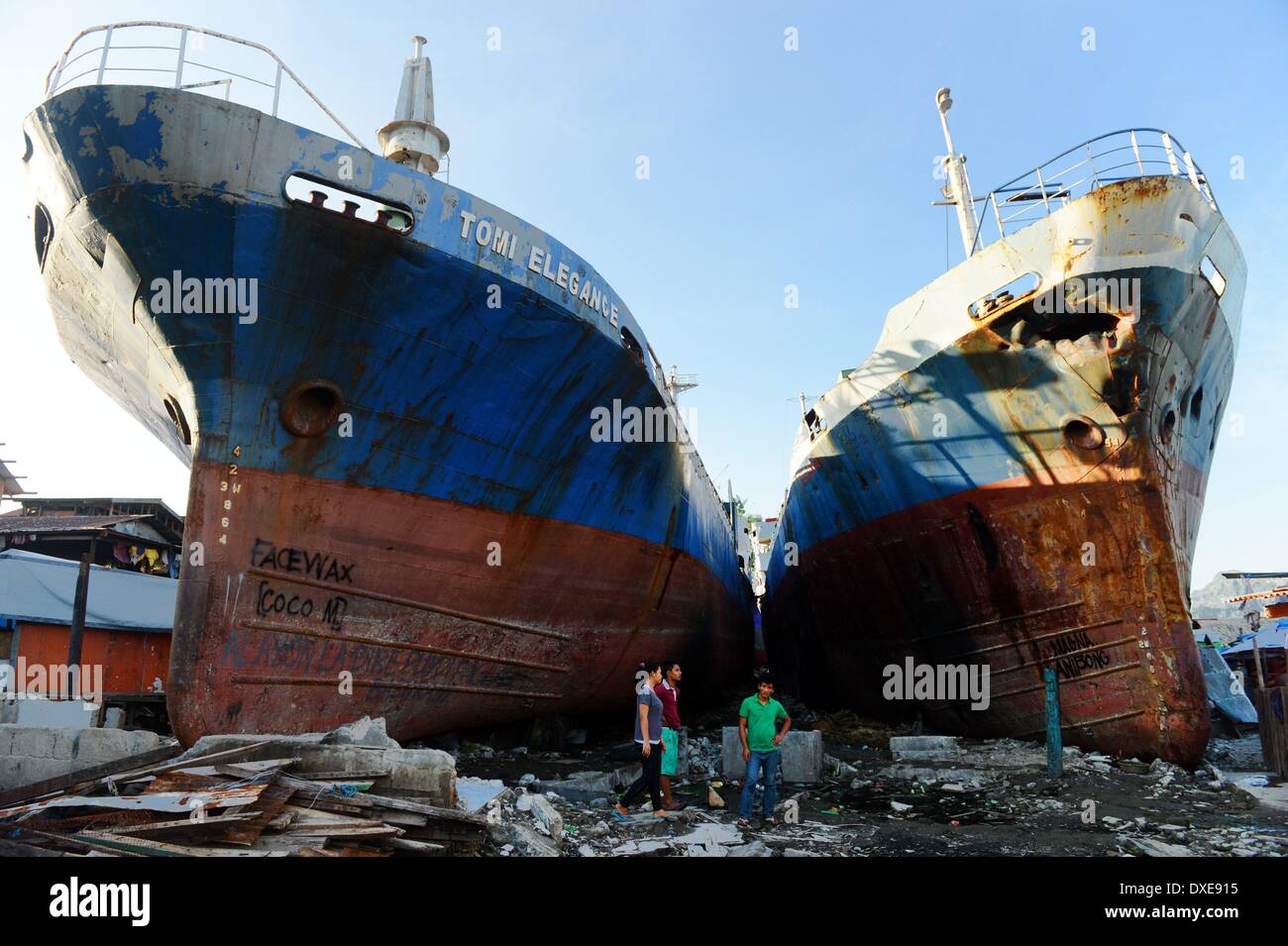 A ship washed ashore in the super typhoon devastated city of Tacloban ...