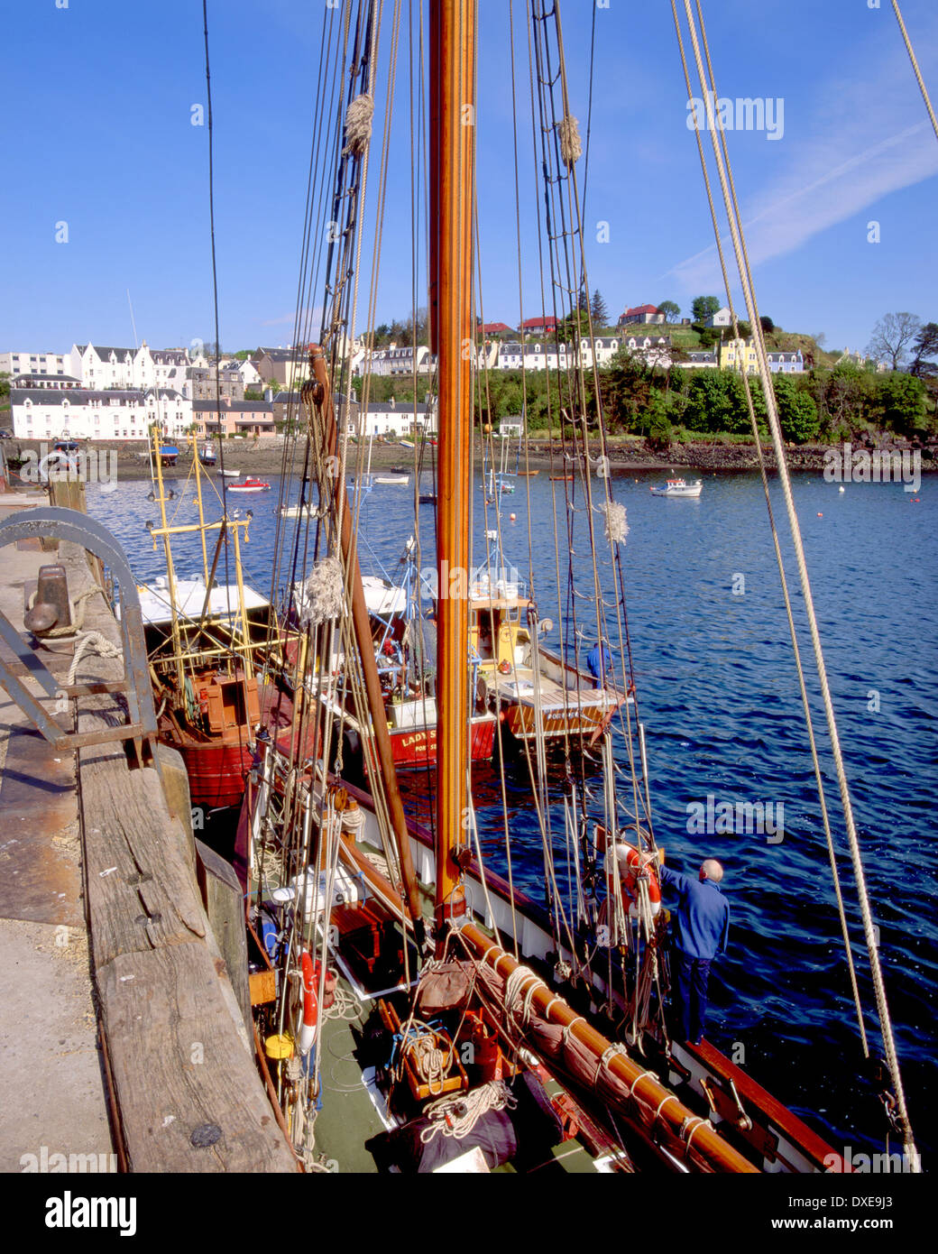 Portree harbour and town from the pier,island of Skye Stock Photo - Alamy