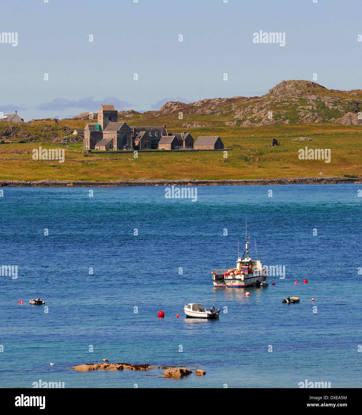 Isle of iona sailing hi-res stock photography and images - Alamy