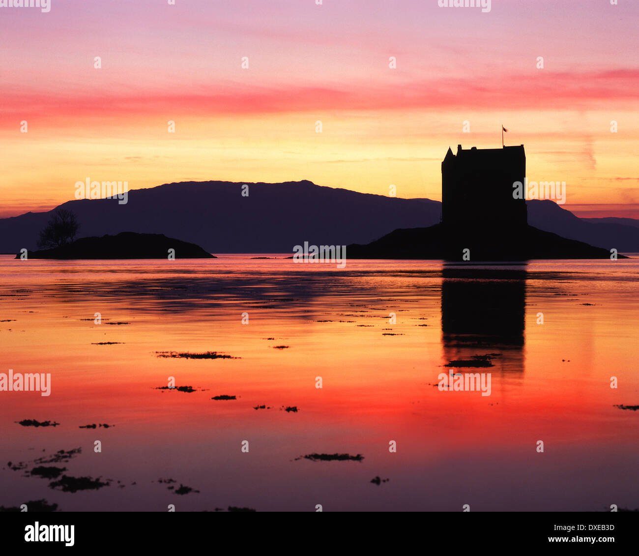 Banded sunset over castle stalker hi-res stock photography and images ...
