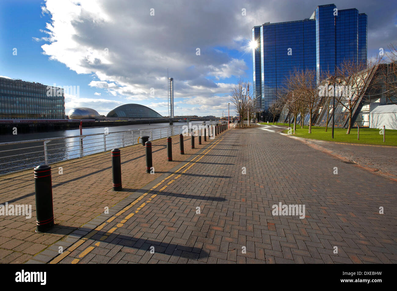 Cyde Plaza and science centre, City of Glasgow Stock Photo - Alamy