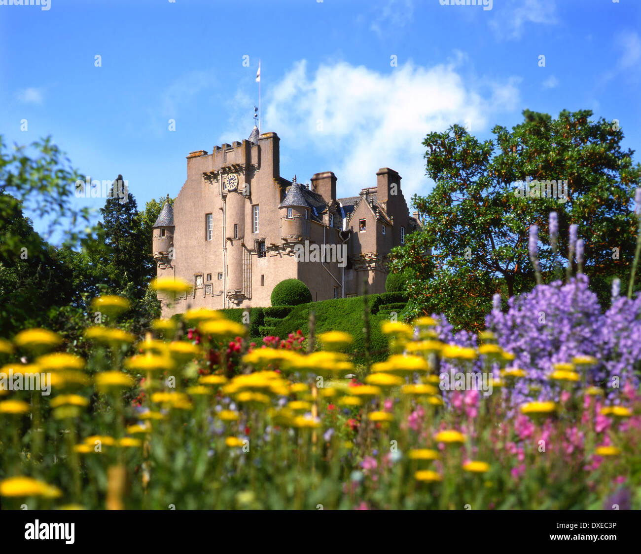 Crathes castle, 16th century L plan tower house, Royal Deeside ...