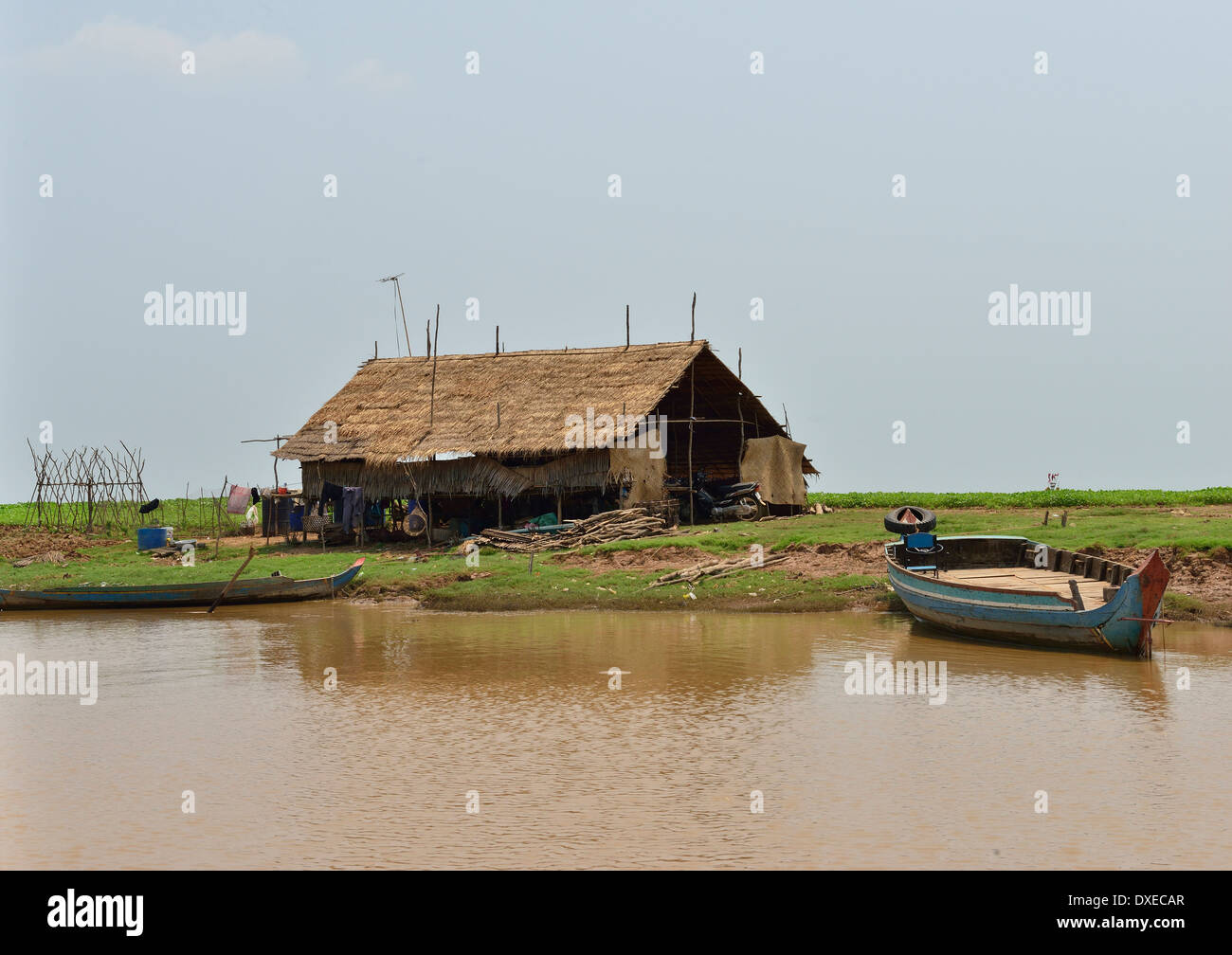 Riverside huts hi-res stock photography and images - Alamy