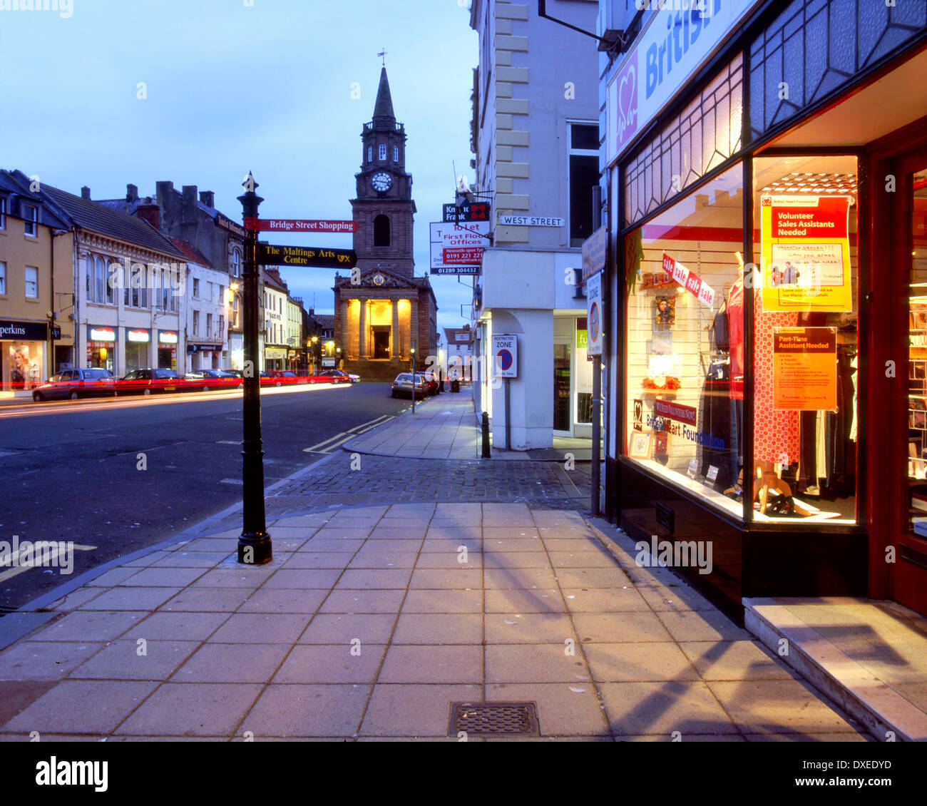 Dusk arrives over Berwick Upon Tweed town centre, scottish borders ...