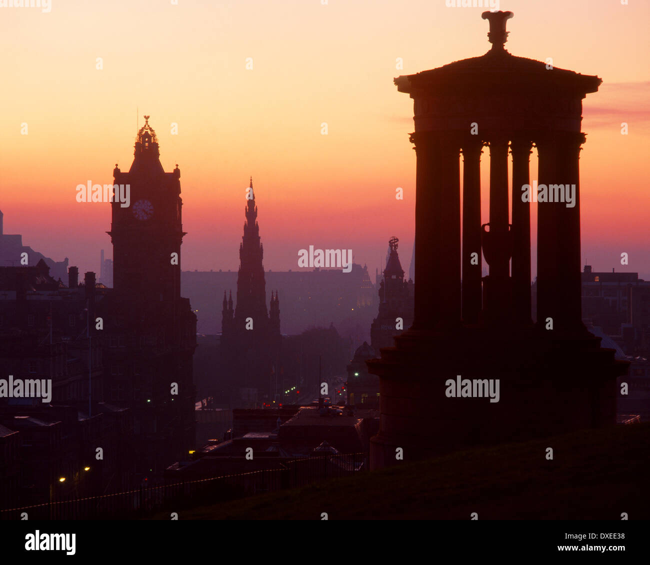 Edinburgh dusk hi-res stock photography and images - Alamy