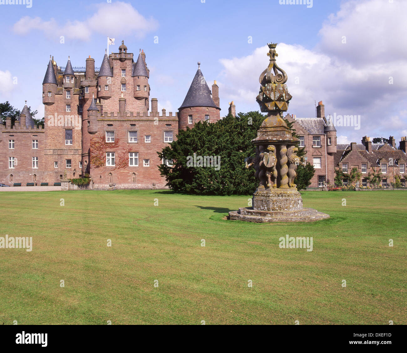 Glamis castle grounds scotland hi-res stock photography and images - Alamy