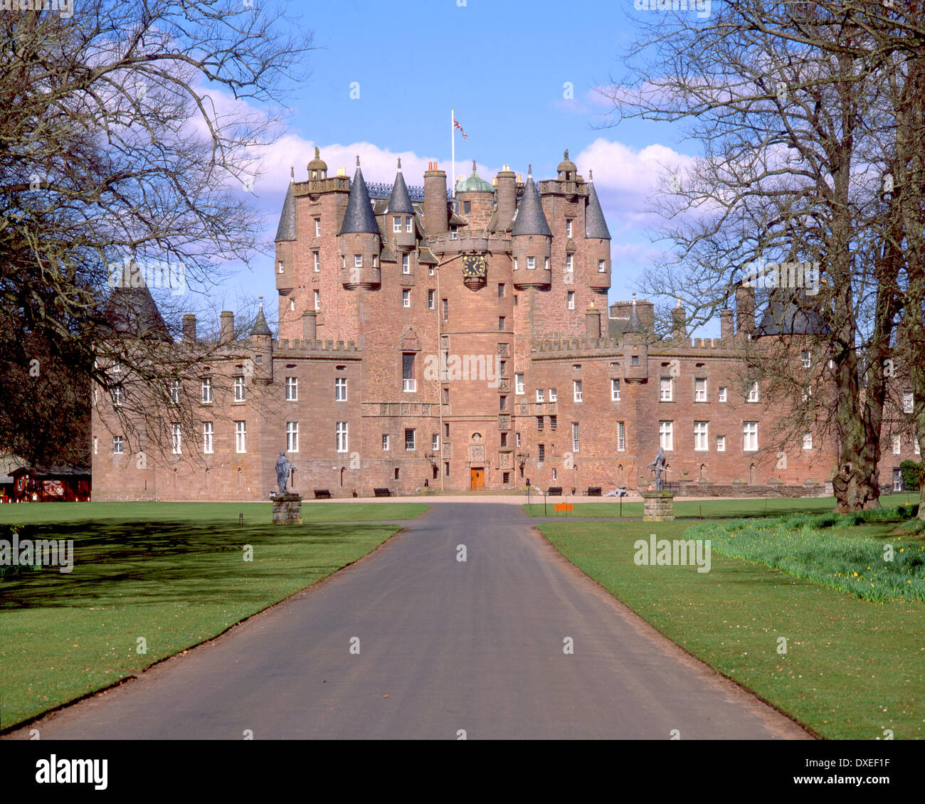 The queen mother glamis castle hi-res stock photography and images - Alamy