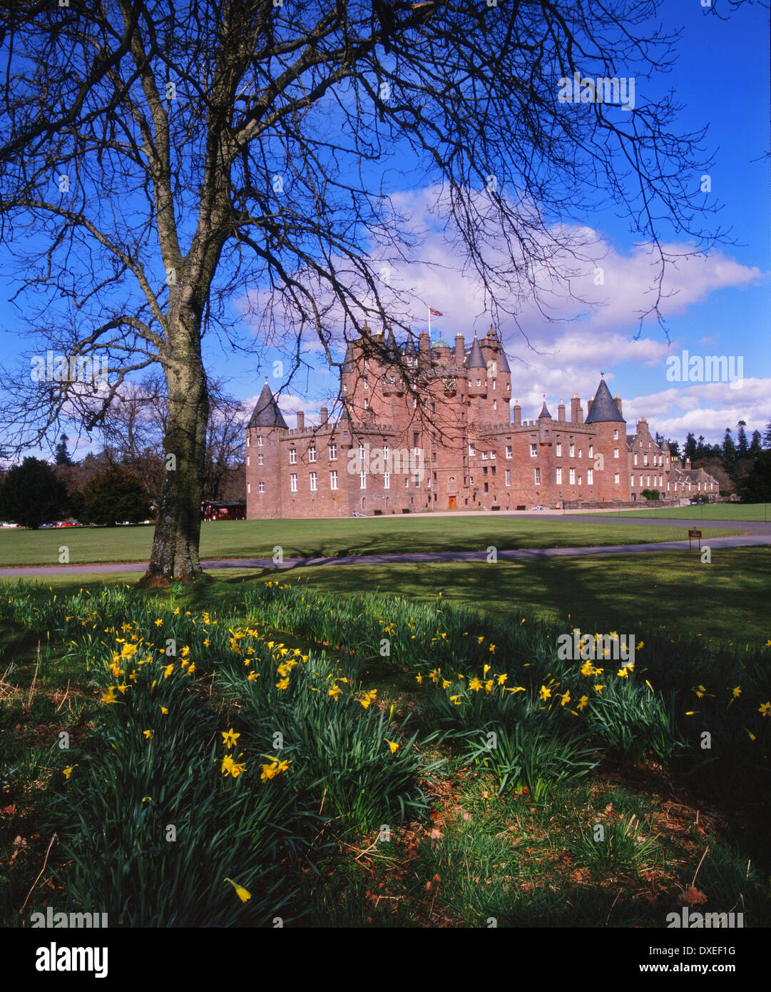 The queen mother glamis castle hi-res stock photography and images - Alamy