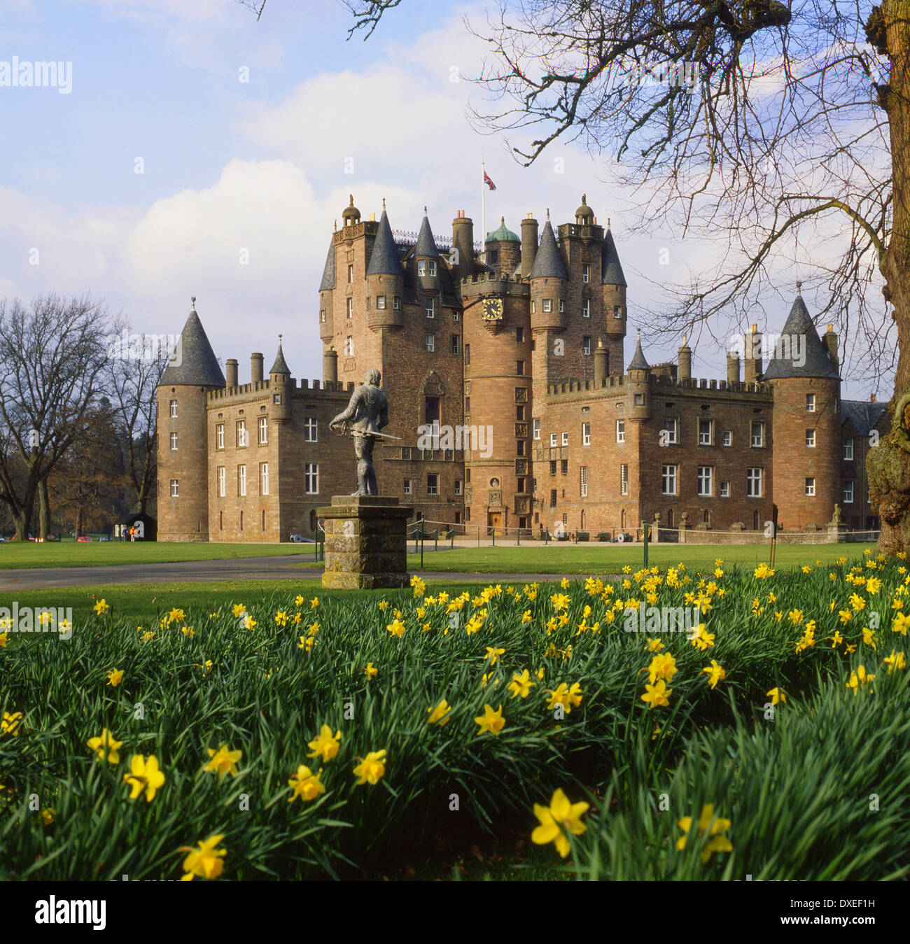 The queen mother glamis castle hi-res stock photography and images - Alamy