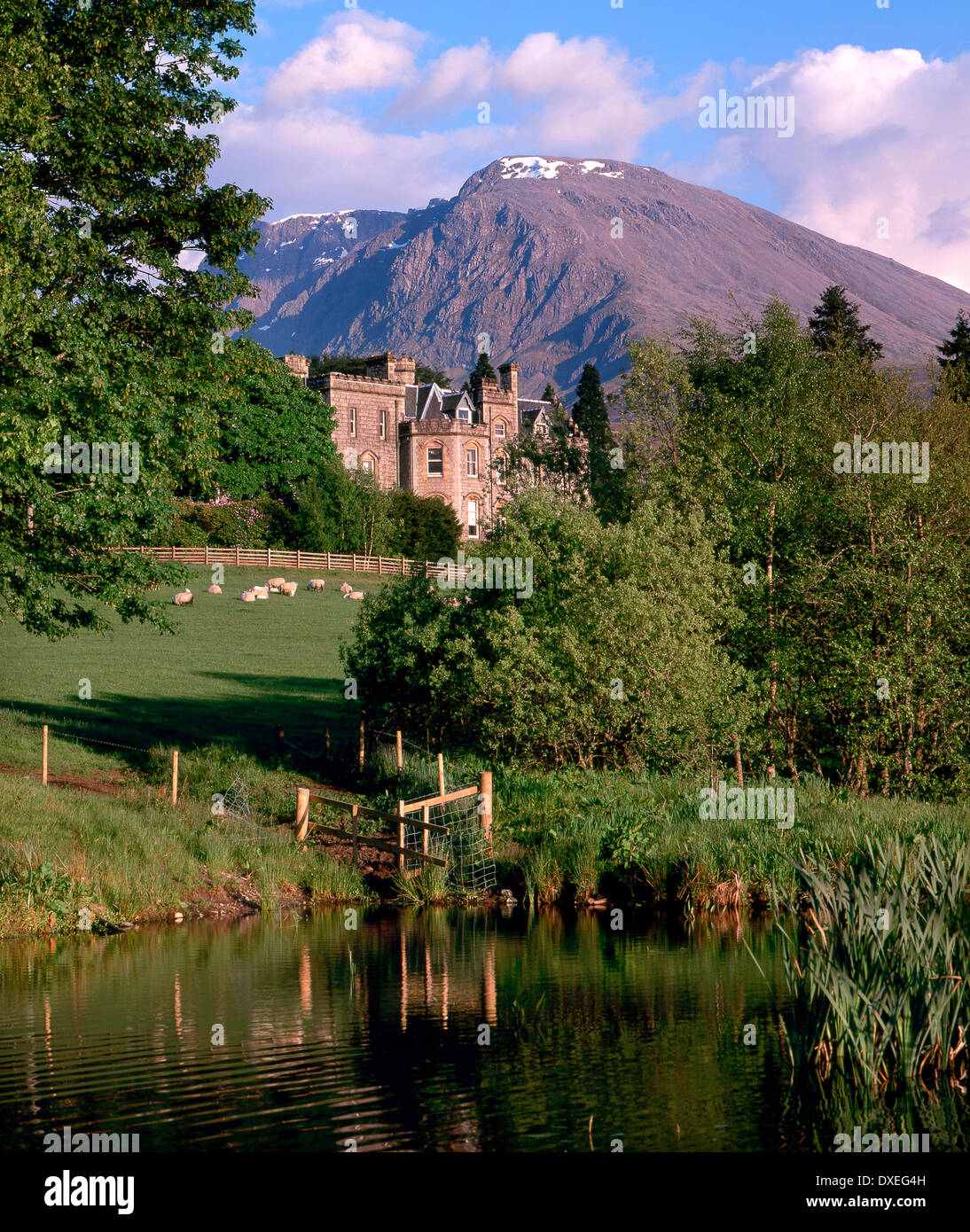 Inverlochy castle Hotel and Ben Nevis, nr Fort William, Lochaber Stock ...