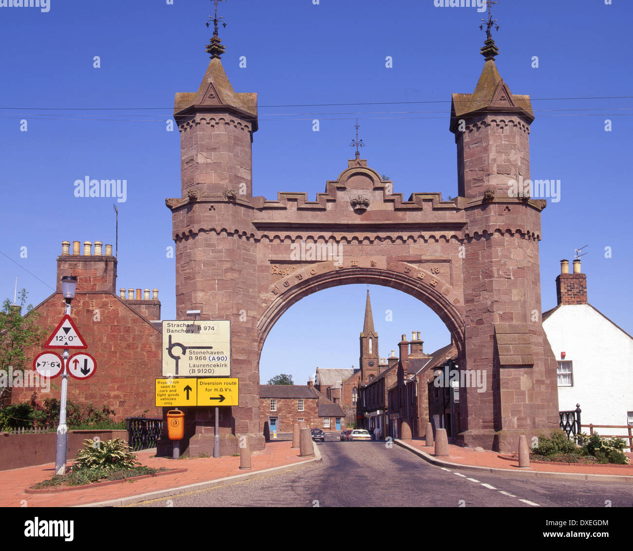 The entrance royal archway to Kerriemuir,angus scotland Stock Photo - Alamy