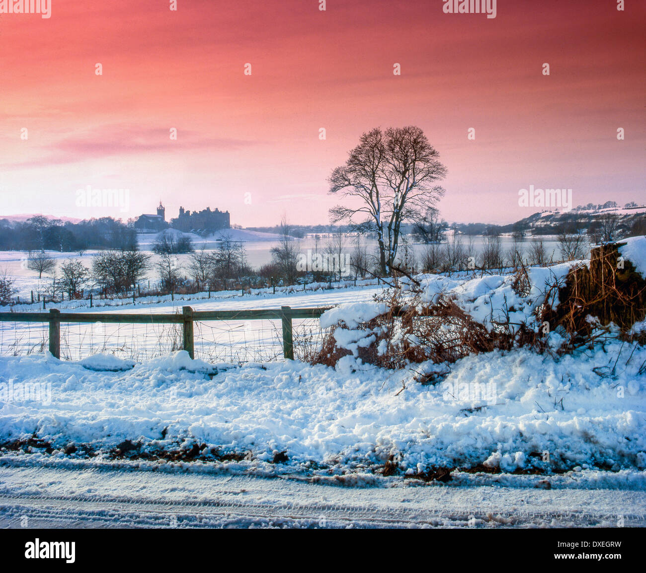 View of linlithgow palace hi-res stock photography and images - Alamy