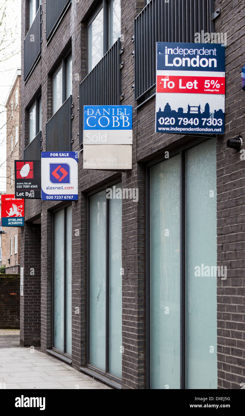 Estate agents signs hi-res stock photography and images - Alamy