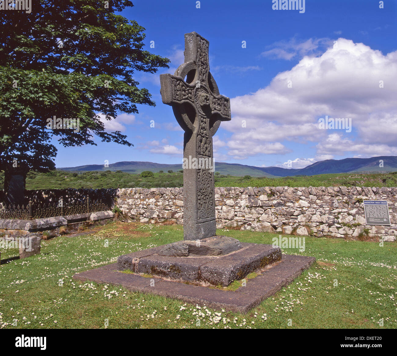 Kildalton church and cross hi-res stock photography and images - Alamy
