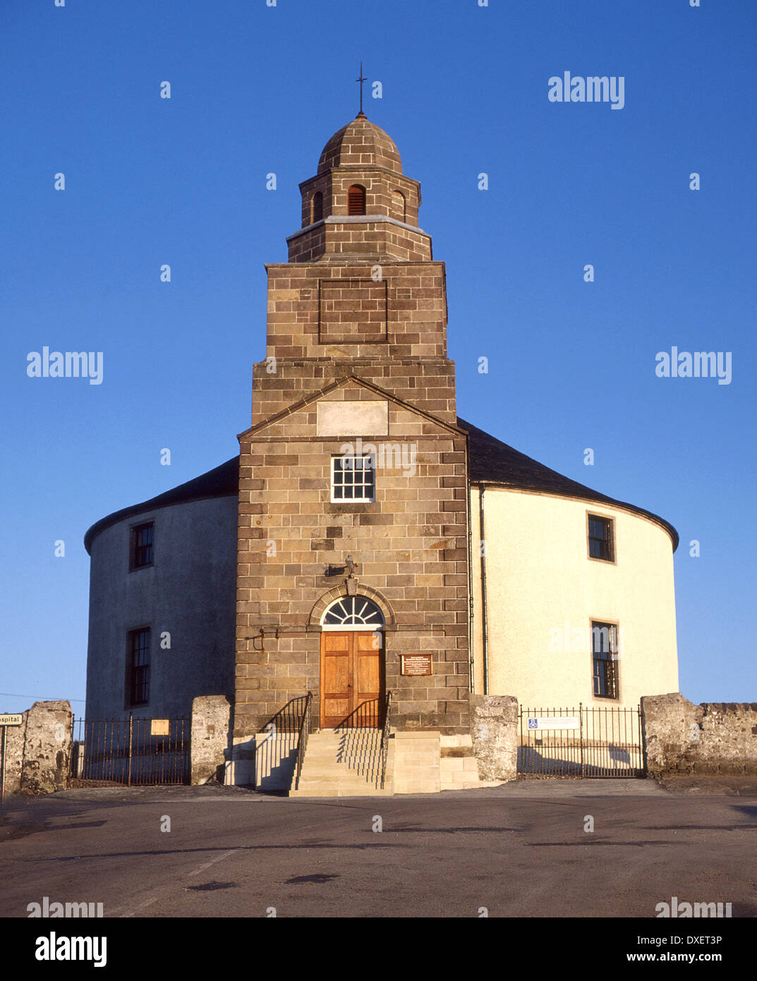 Islay bowmore round church hi-res stock photography and images - Alamy