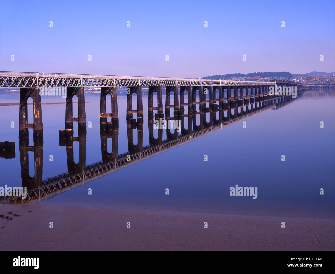 Tay rail bridge dundee hi-res stock photography and images - Alamy