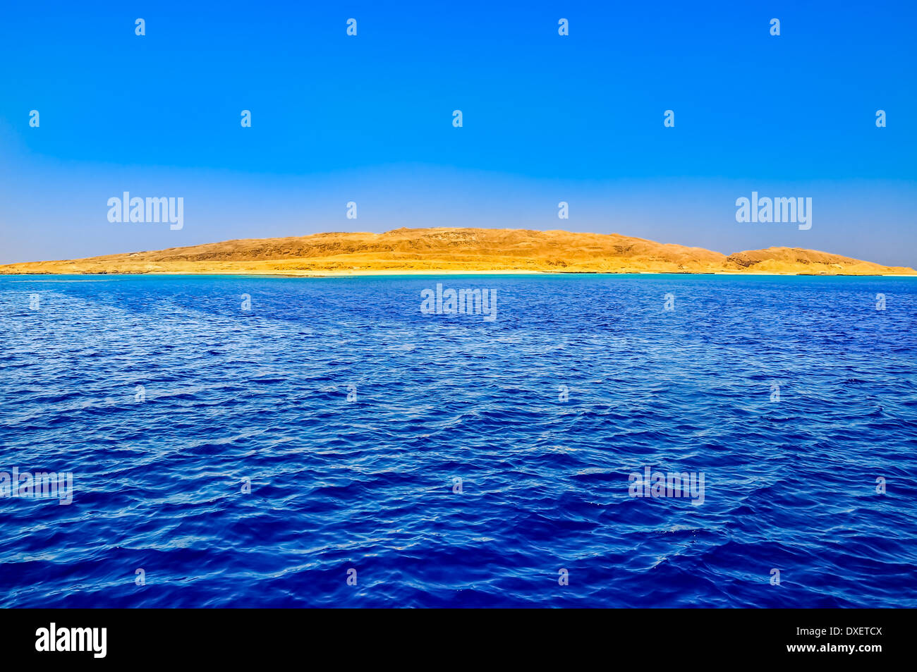 Tropical desert island hi-res stock photography and images - Alamy
