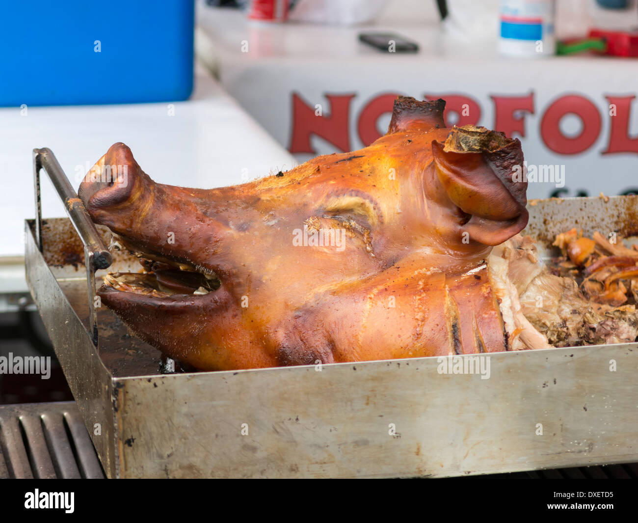 Pig head cooked hi-res stock photography and images - Alamy