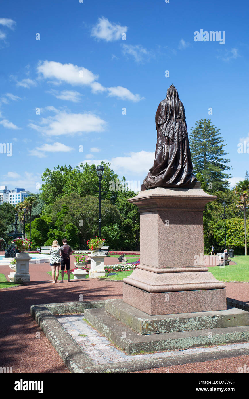 Statue of Queen Victoria in Albert Park, Auckland, North Island, New ...