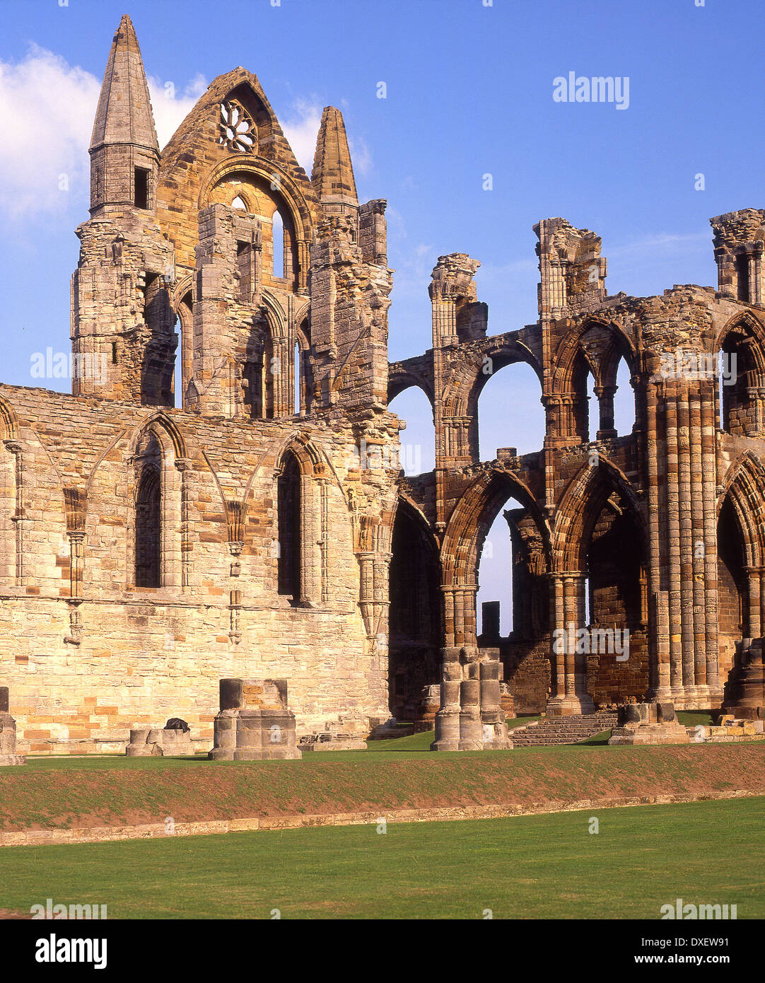 Abbey ruins architecture hi-res stock photography and images - Alamy
