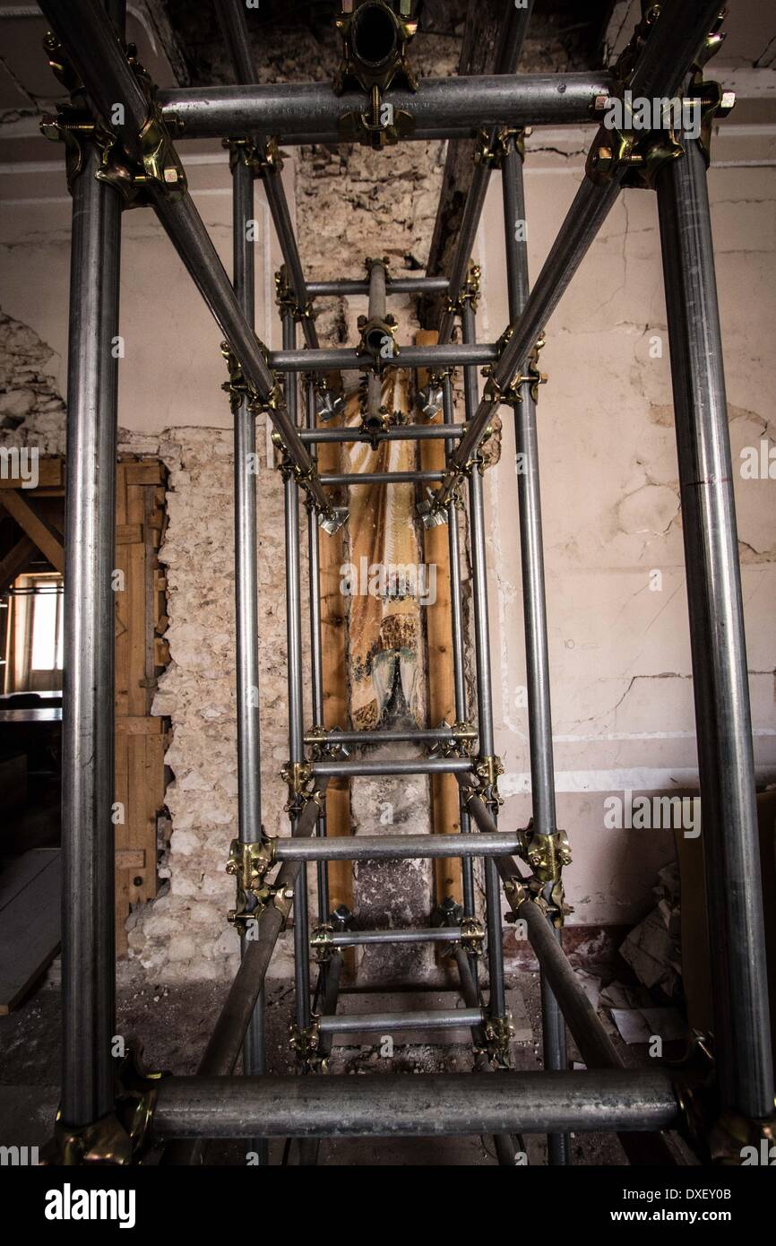 Italy medieval scaffolding hi-res stock photography and images - Alamy