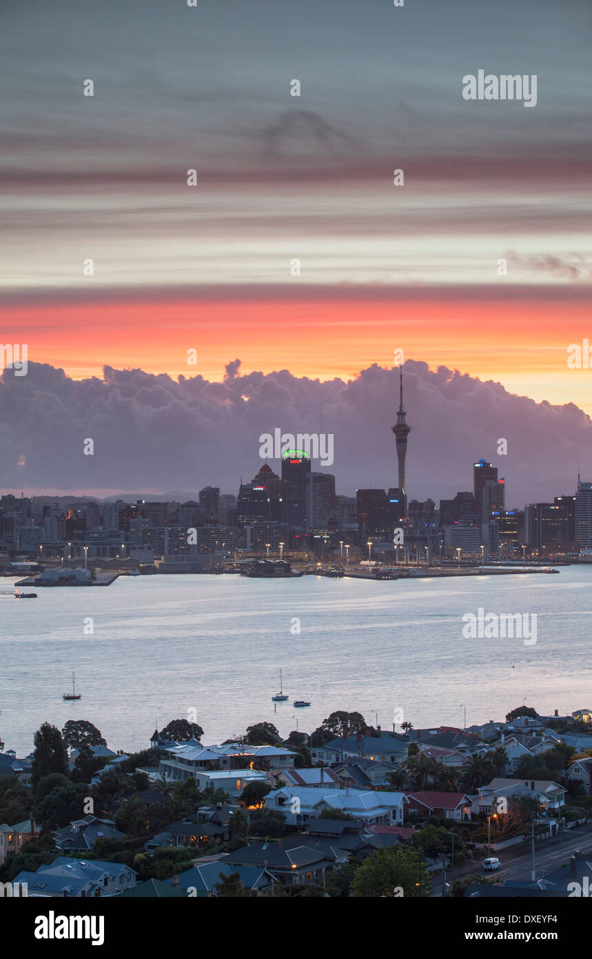 Auckland skyline at sunset hi-res stock photography and images - Alamy