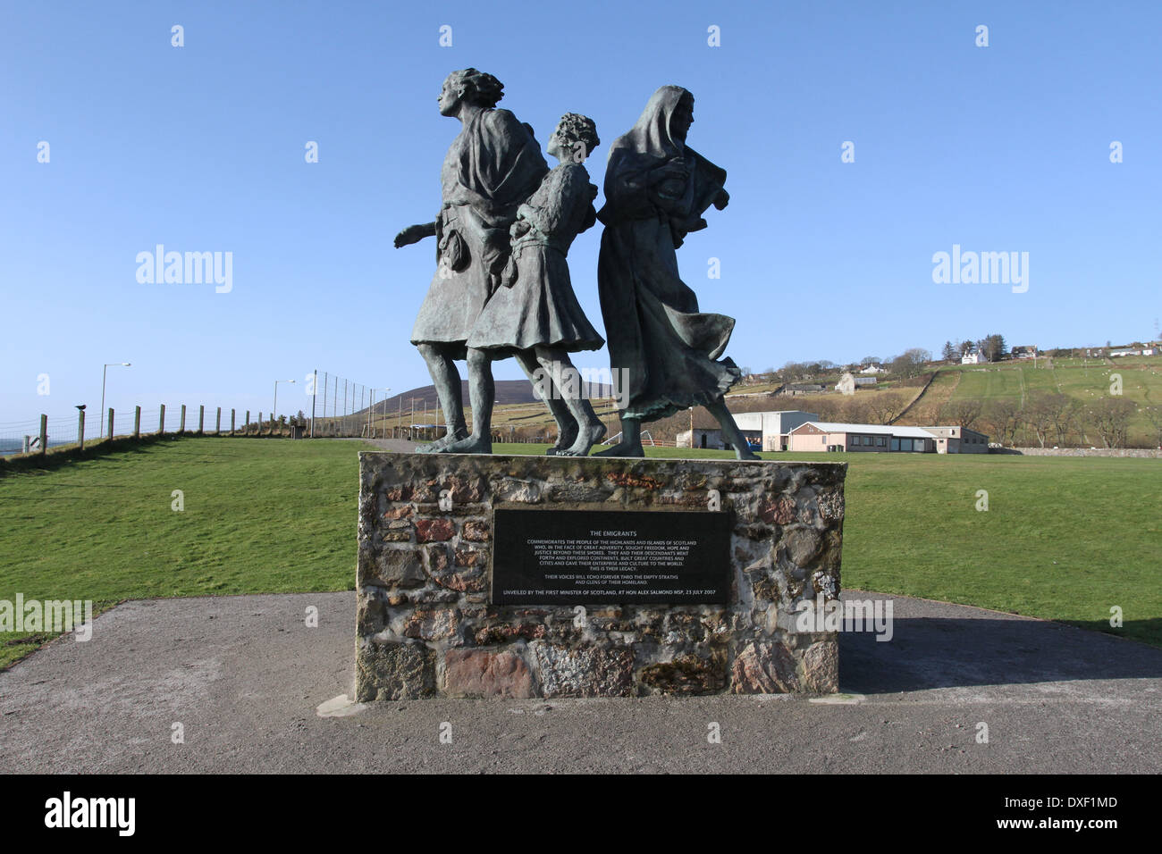 The emigrants statue, helmsdale hi-res stock photography and images - Alamy
